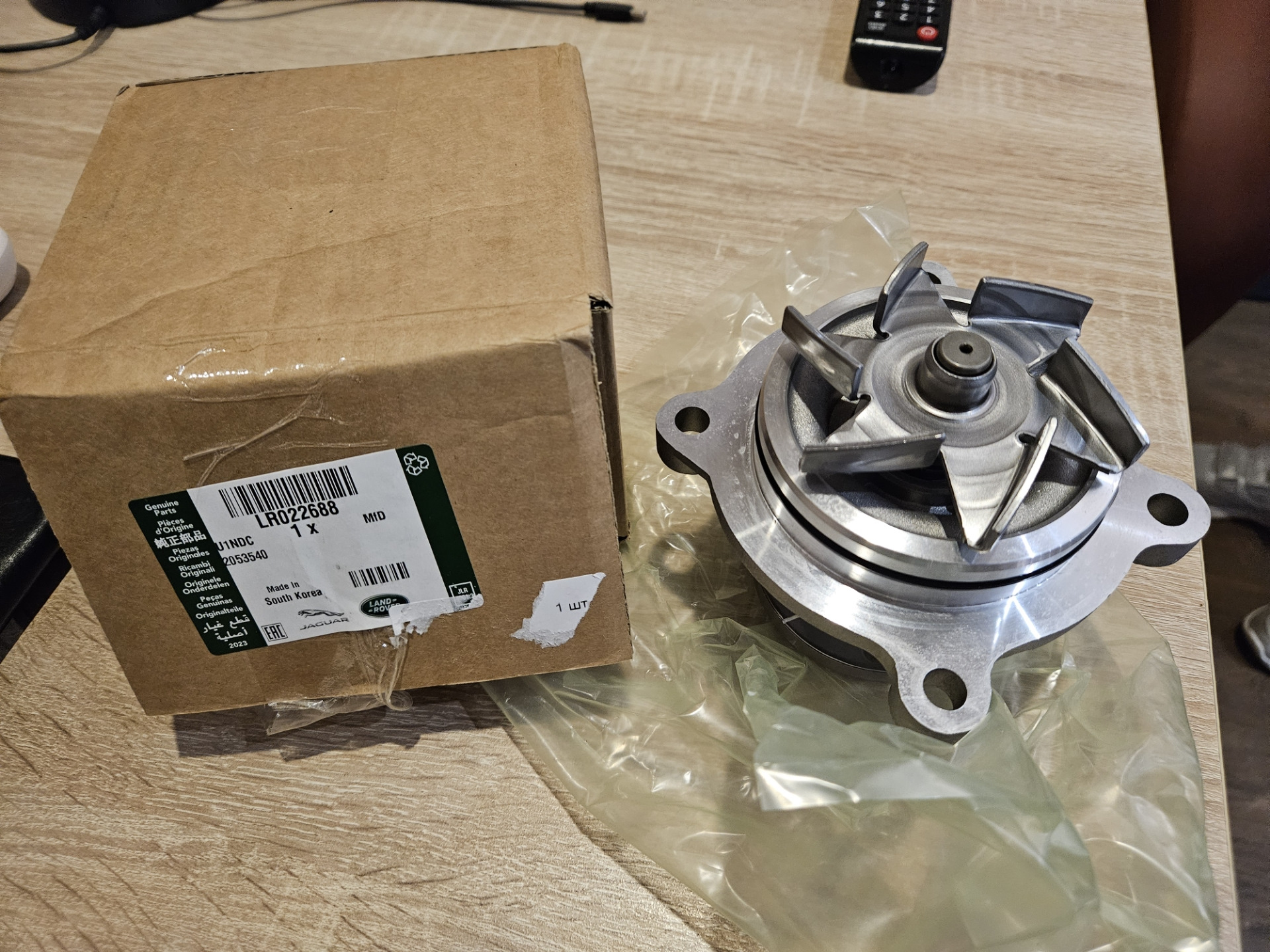 Замена помпы LR022688 — Land Rover Range Rover (4G), 4,4 л, 2014 года ...