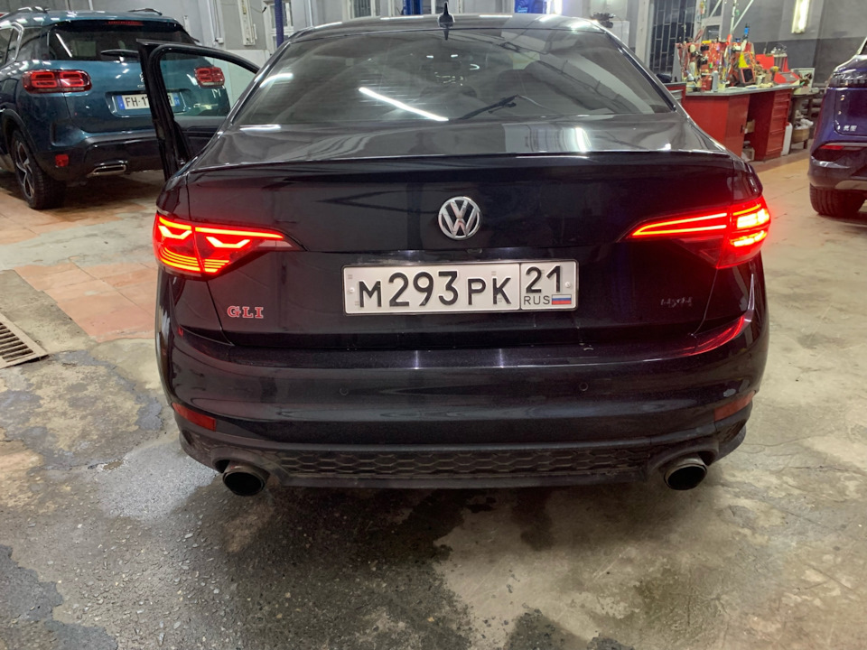 Установка рестайлинг фонарей IQ Light — Volkswagen Jetta VII, 2 л, 2019 ...