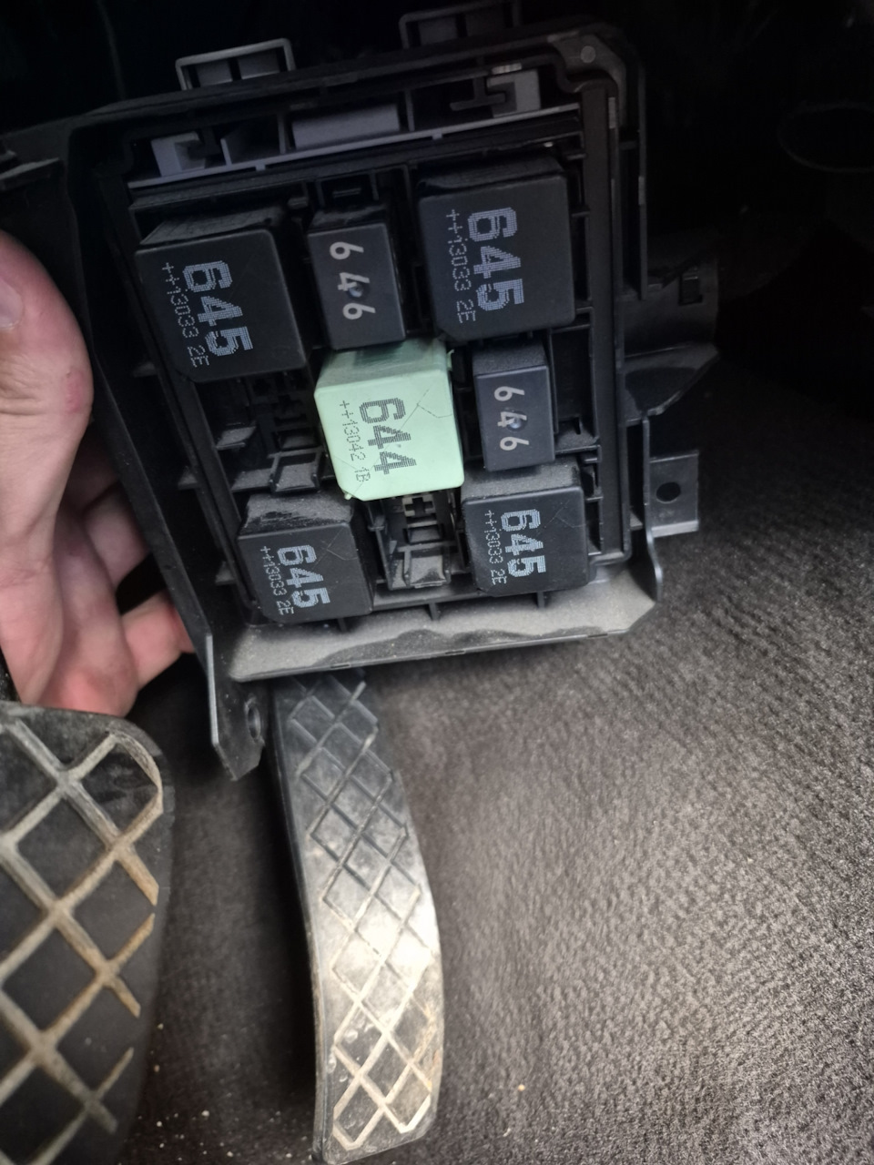 Реле компрессора и камера с омывателем — Volkswagen Touareg (2G), 3 л ...