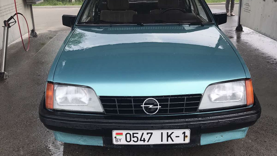 Бортжурнал Opel Rekord RECORD E 2.0 Atmo