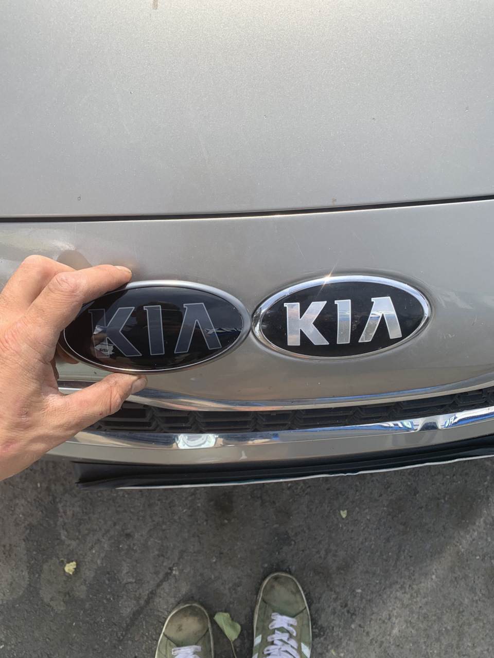 Замена эмблемы — KIA Ceed (2G), 1,6 л, 2014 года | другое | DRIVE2