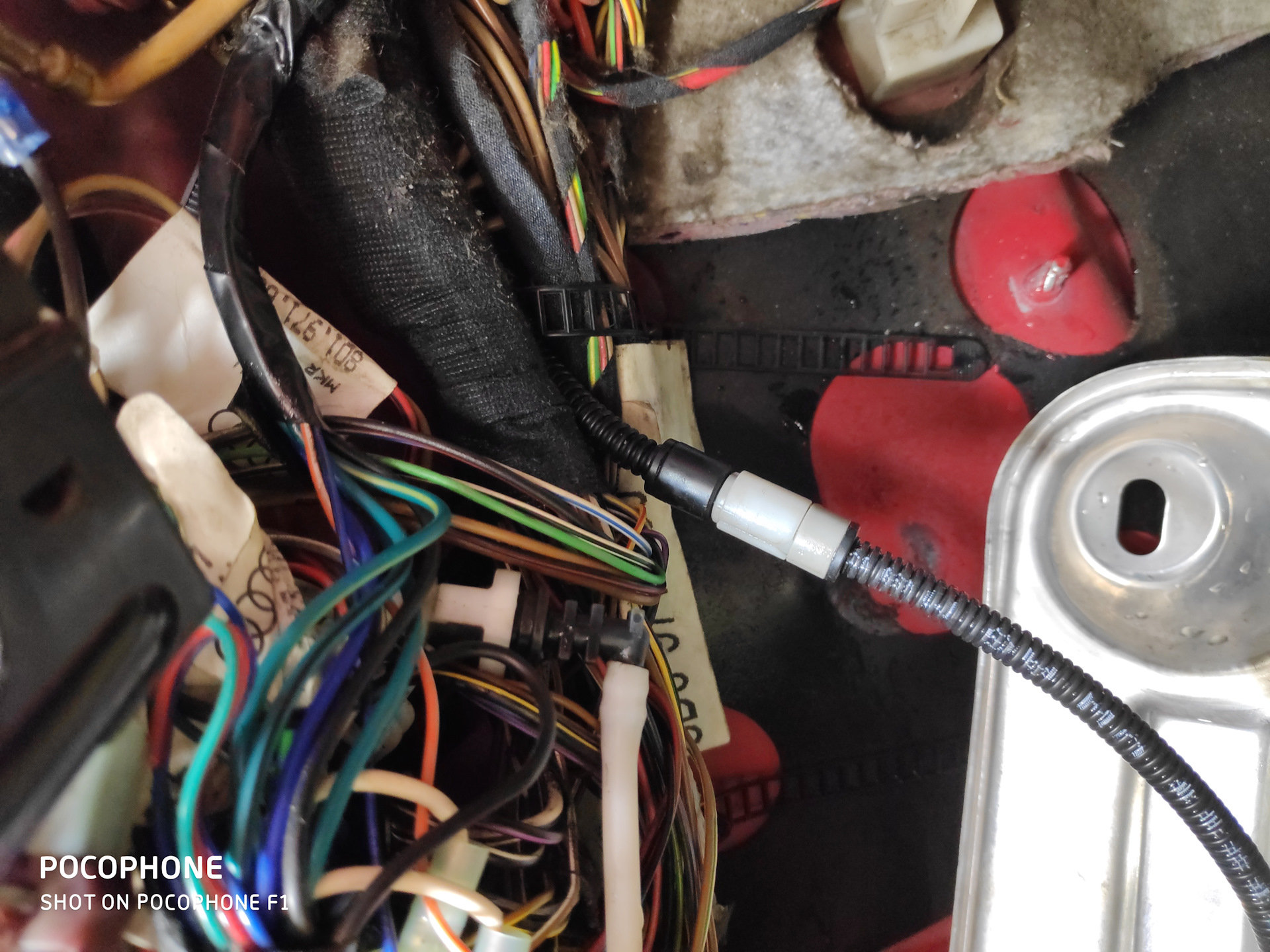 Вода под водительским ковриком — Audi A4 Avant (B5), 1,8 л, 1999 года ...