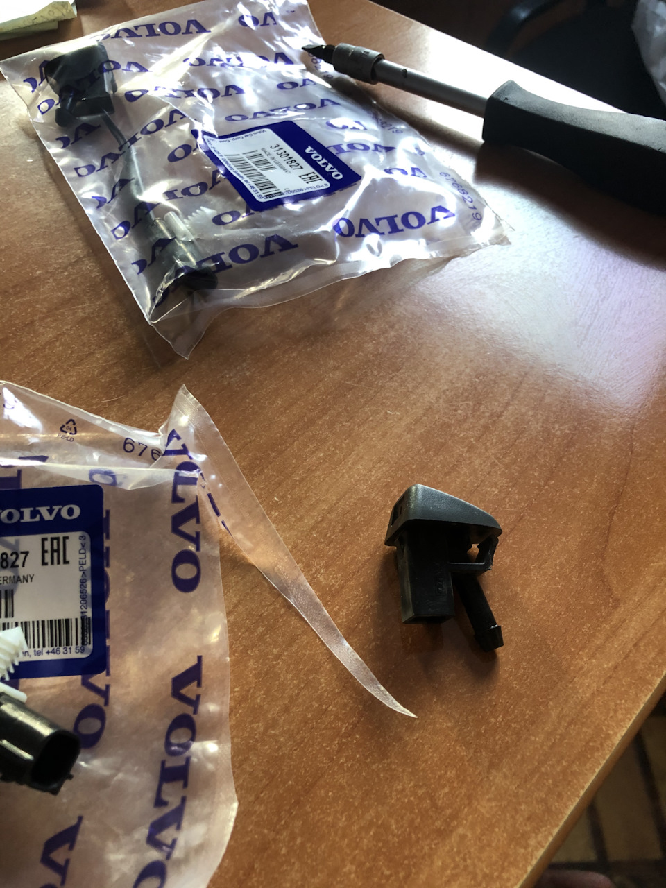 31301827 Форсунка омывателя лобового стекла Volvo | Запчасти на DRIVE2