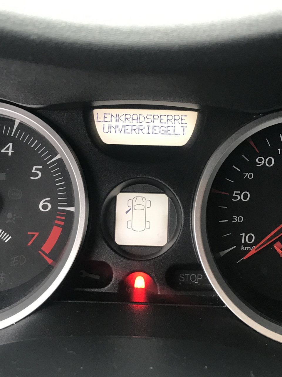 lenkradsperre verriegelt — Renault Megane II, 1,6 л., 2007 года ...