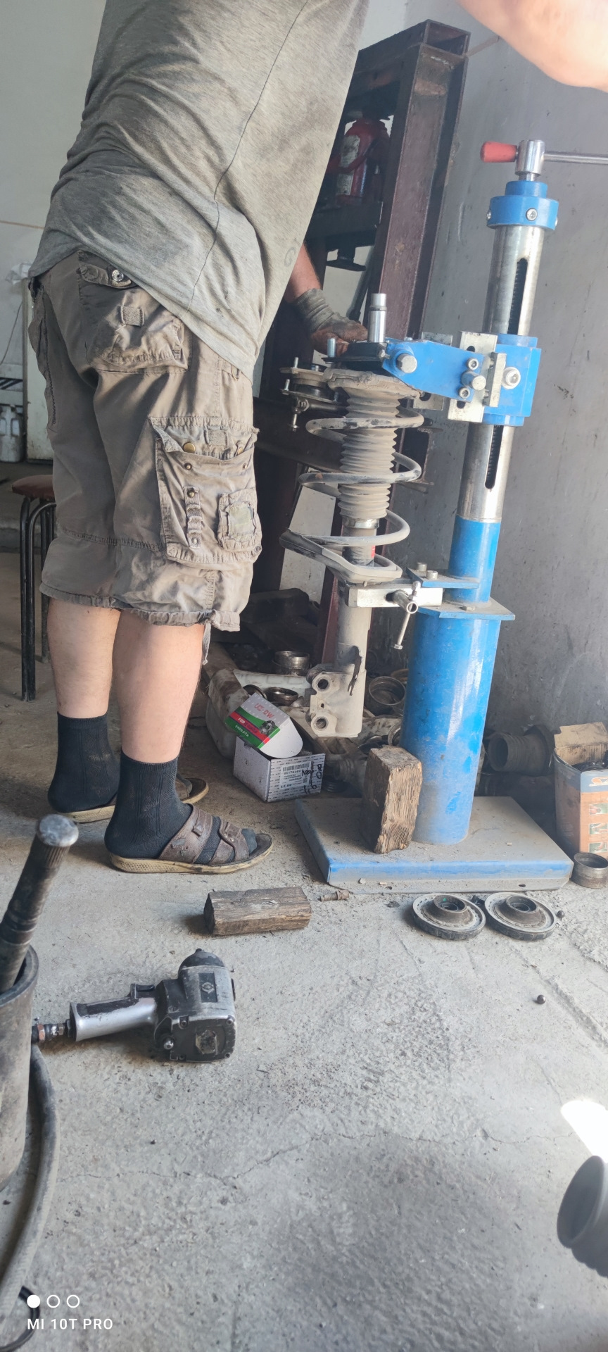 Замена опор амортизатора — Toyota Camry (XV40), 2,4 л, 2007 года ...