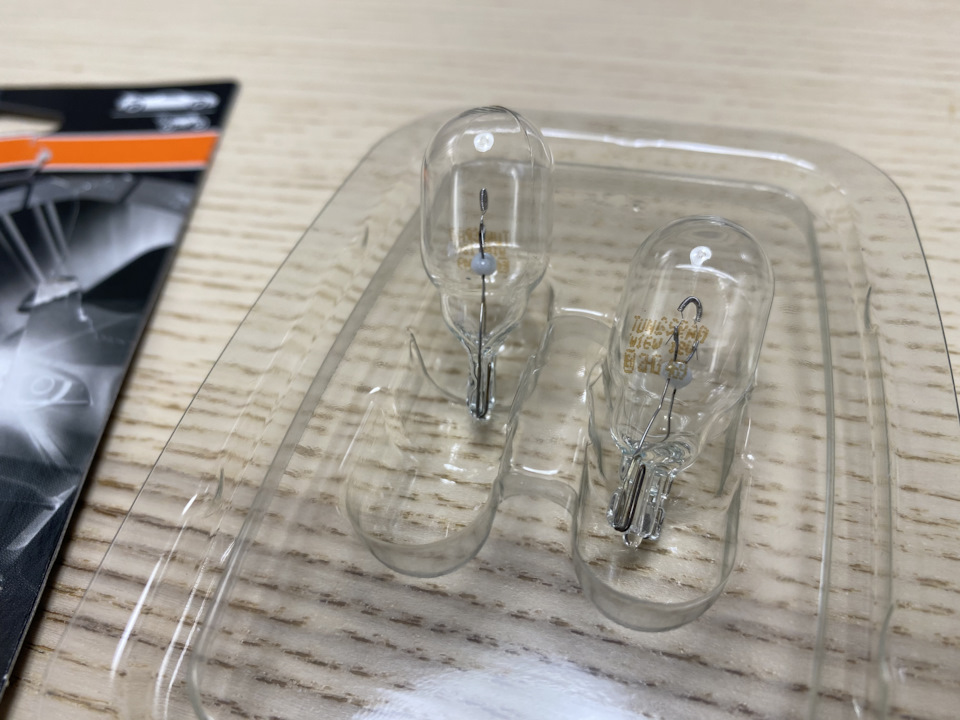 Замена ламп W16W заднего хода на Osram 921DWP-02B — Toyota C-HR, 2 л ...