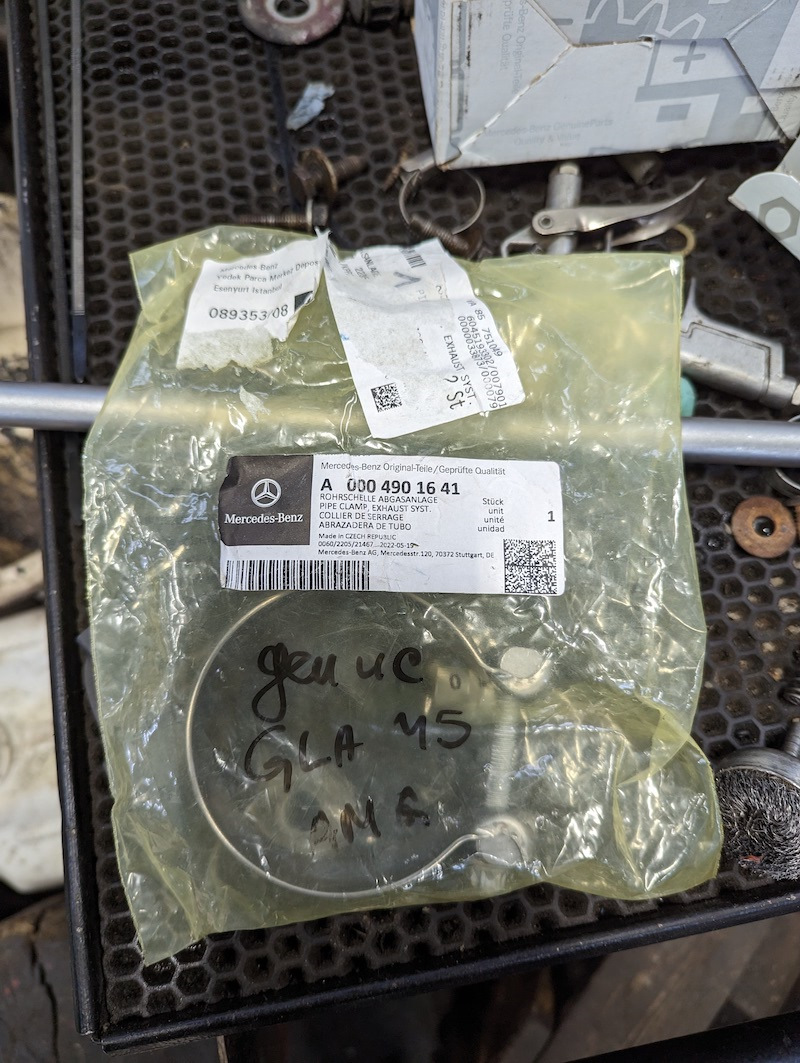 Замена ремня генератора — Mercedes-Benz GLA 45 AMG, 2 л, 2014 года ...