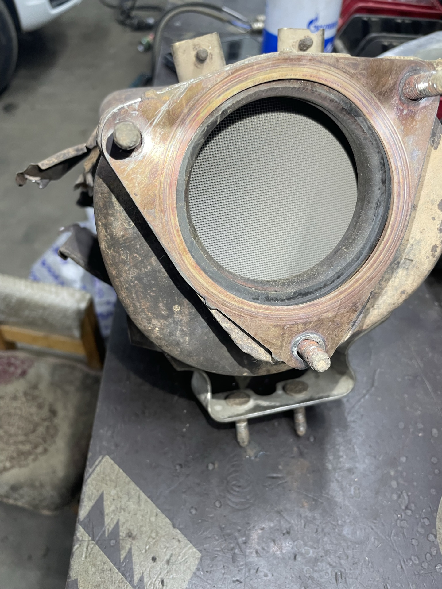 Поиск источника секущего выхлопа — замена катализатора — Volvo V90 ...