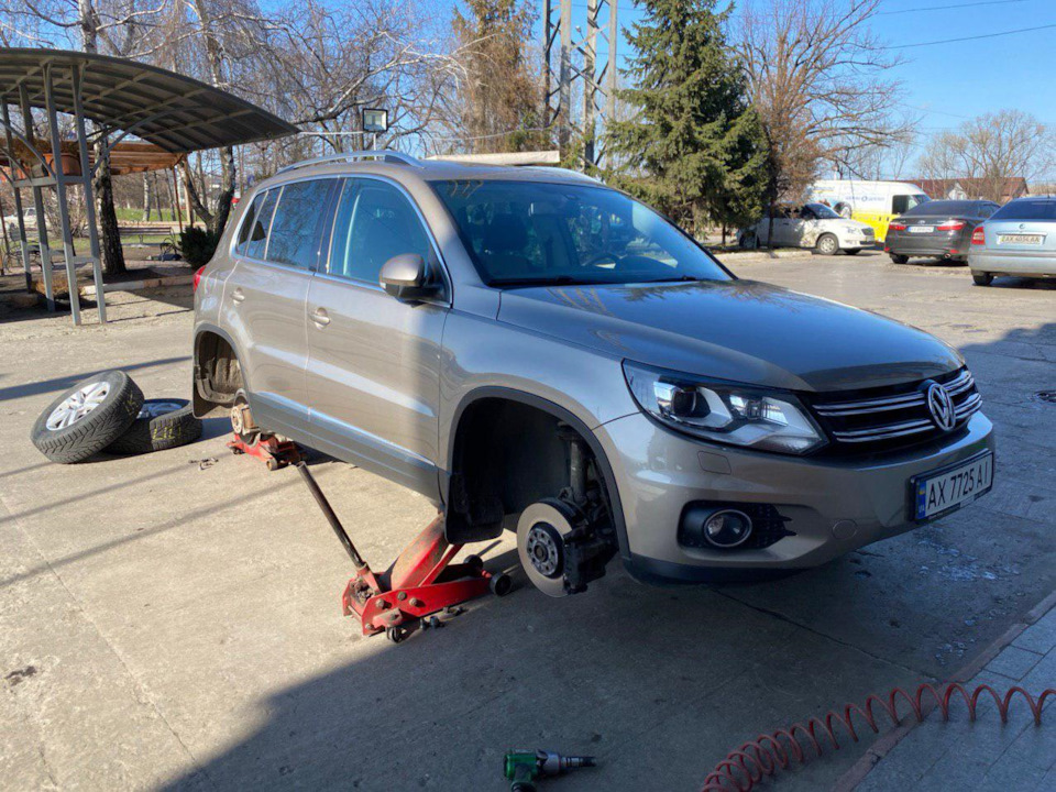 Переобувка Tiguan на летние шины/диски — Volkswagen Tiguan (1G), 2 л ...