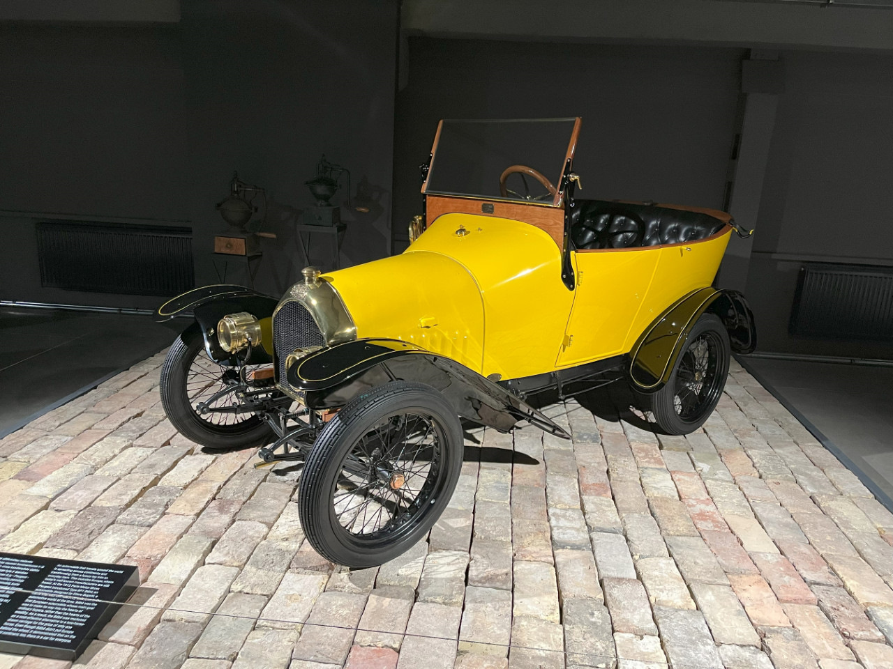 Automuziejus Vilnius — Часть 6. Packard, Peugeot, Porsche, Renault ...