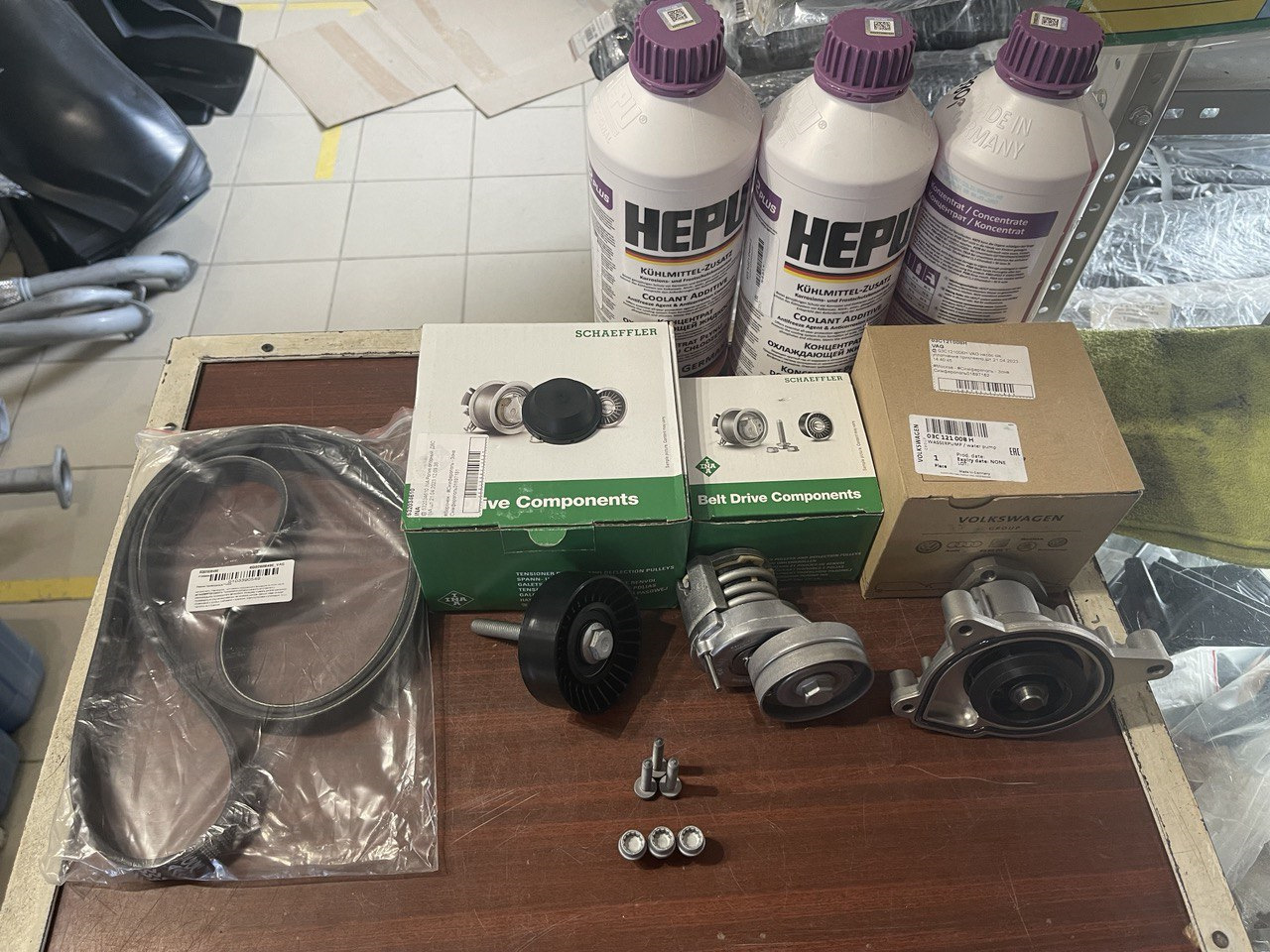 Замена ремня, насоса охлаждения и роликов навесного оборудования ...