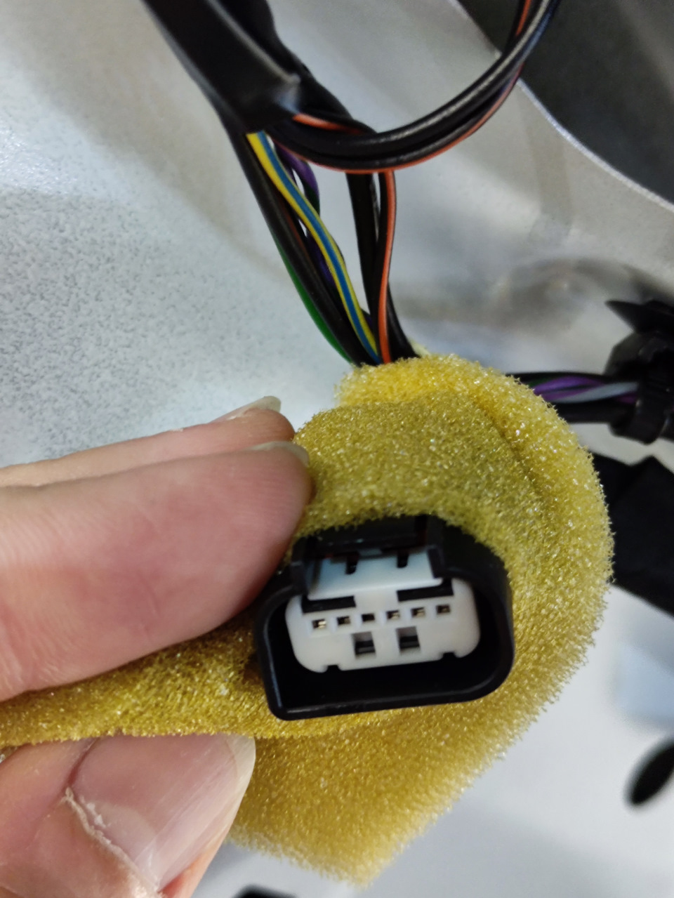 Установка камеры заднего вида — Volvo S60 Cross Country, 2 л, 2016 года ...