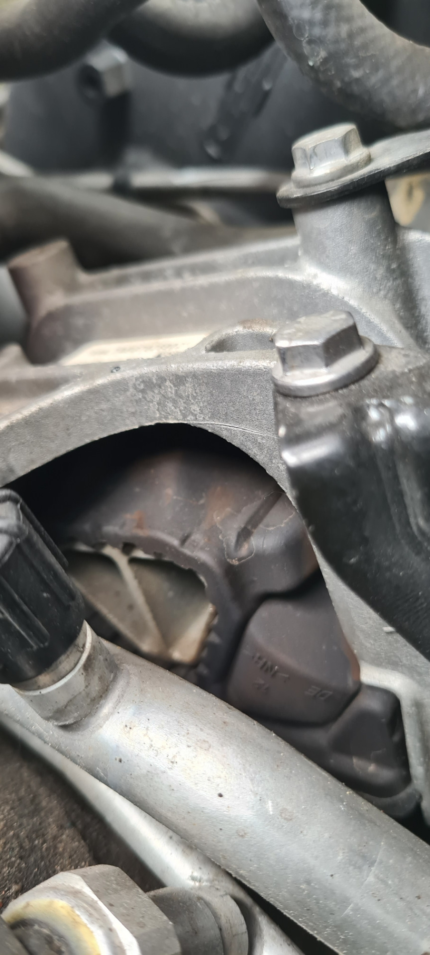 Правая опора двигателя — Volkswagen Tiguan (2G), 2 л, 2018 года ...