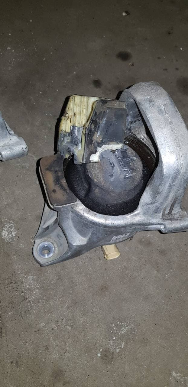 8. Замена опор двигателя — Audi A4 (B9), 2 л, 2016 года | запчасти | DRIVE2