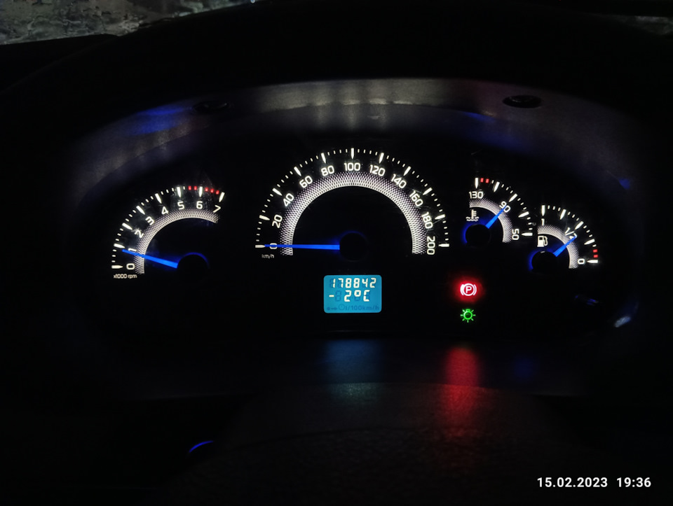 Эксперименты с приборной панель — Lada Приора хэтчбек, 1,6 л, 2012 года ...