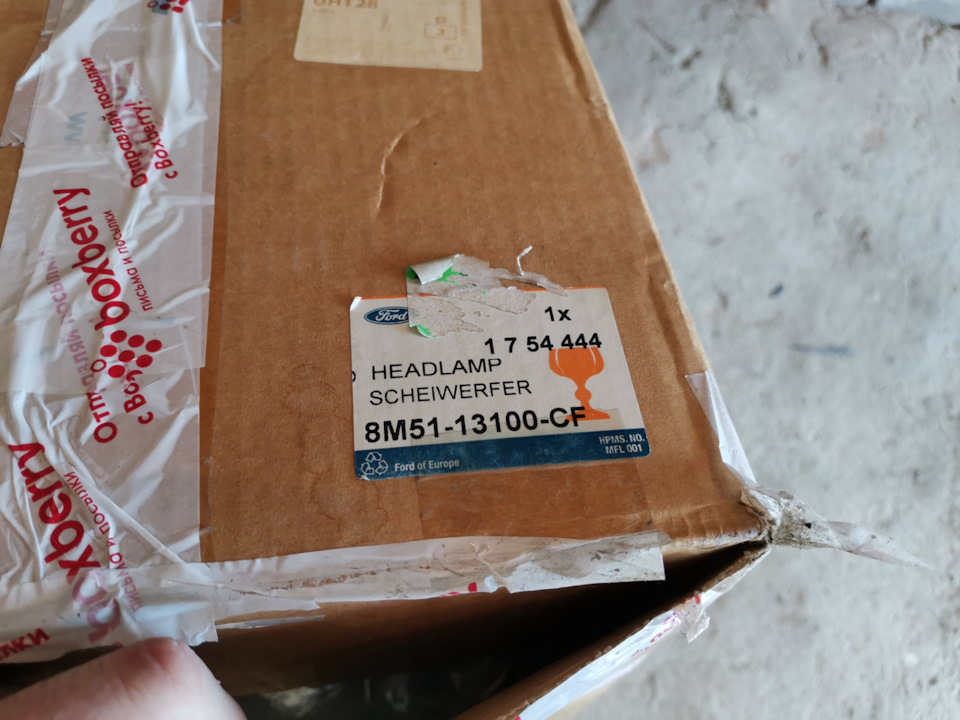 1754444 Фара правая-окантовка черная с хромированным углом / Focus-II ...