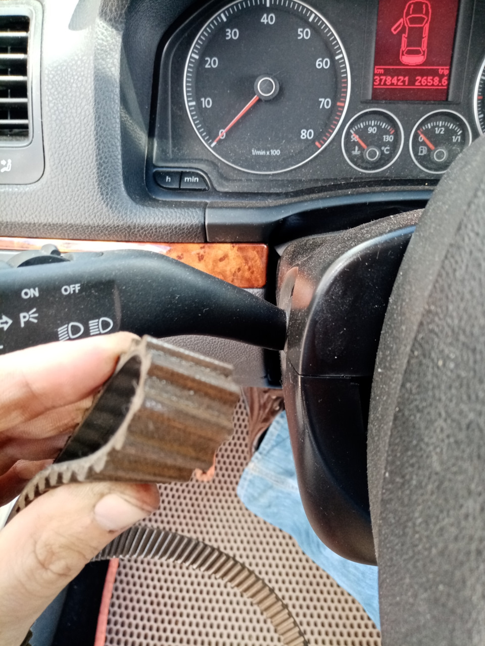 Ремень ГРМ спустя 158 000 км — Volkswagen Jetta V, 1,6 л, 2008 года ...