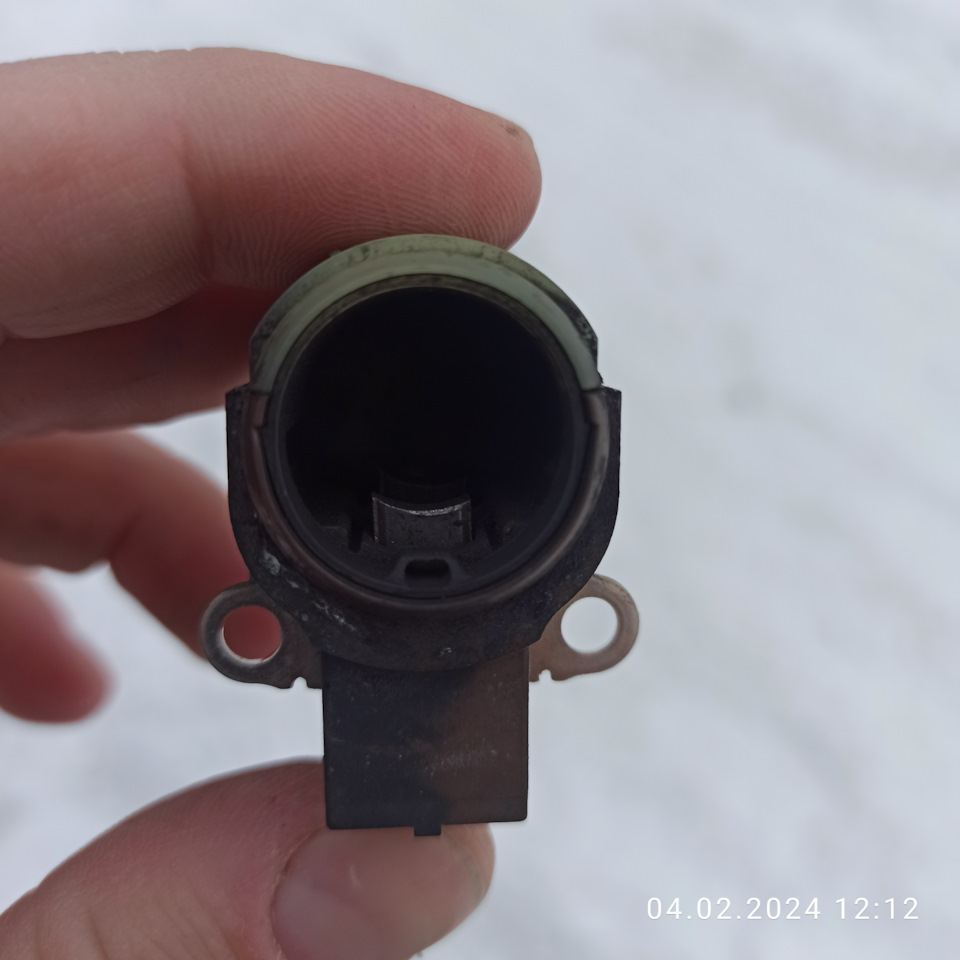 Замена щеток генератора. — Toyota Camry (XV50), 2,5 л, 2012 года ...