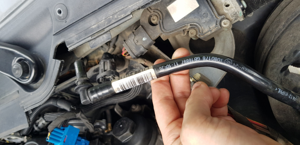 Замена вакумного насоса — BMW 1 series (F20), 1,6 л, 2012 года | своими ...