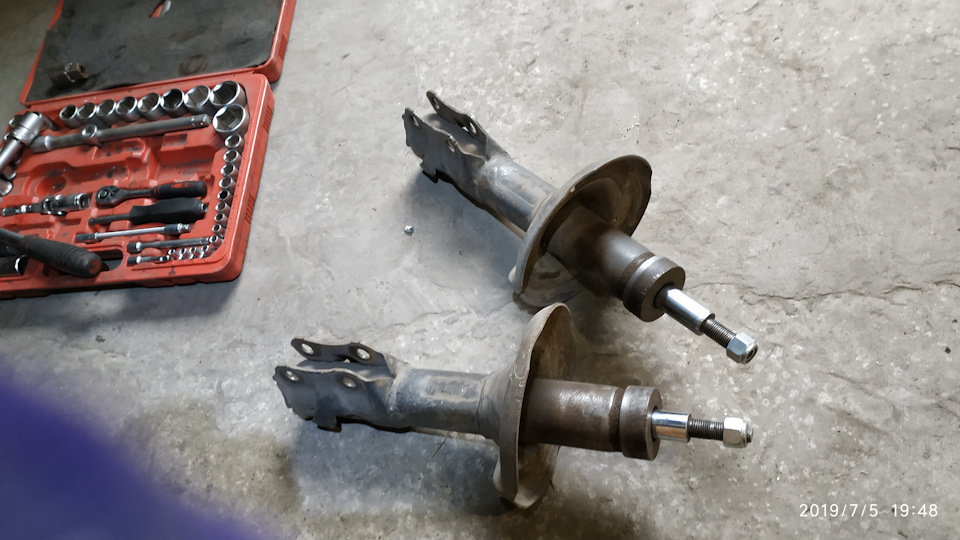 Задний подшипник, стойки и стойки стабилизатора — Volkswagen Passat ...