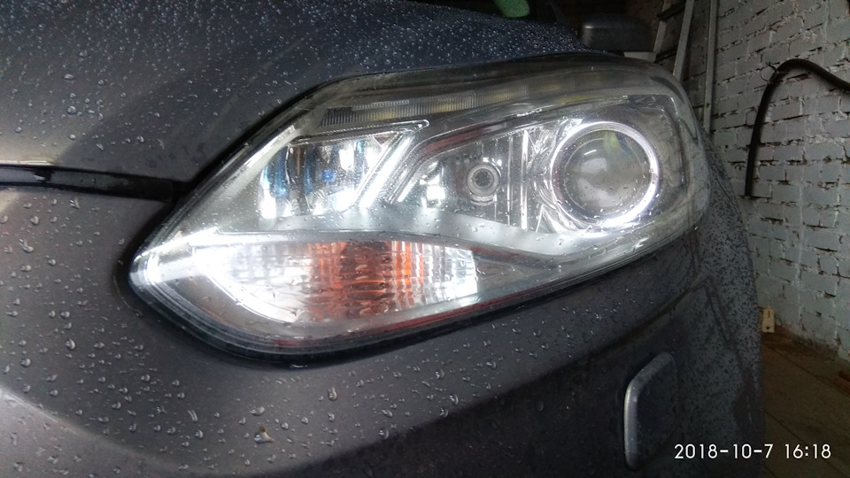 Замена лампочек поворотника — Ford Focus Wagon III, 2 л, 2012 года ...