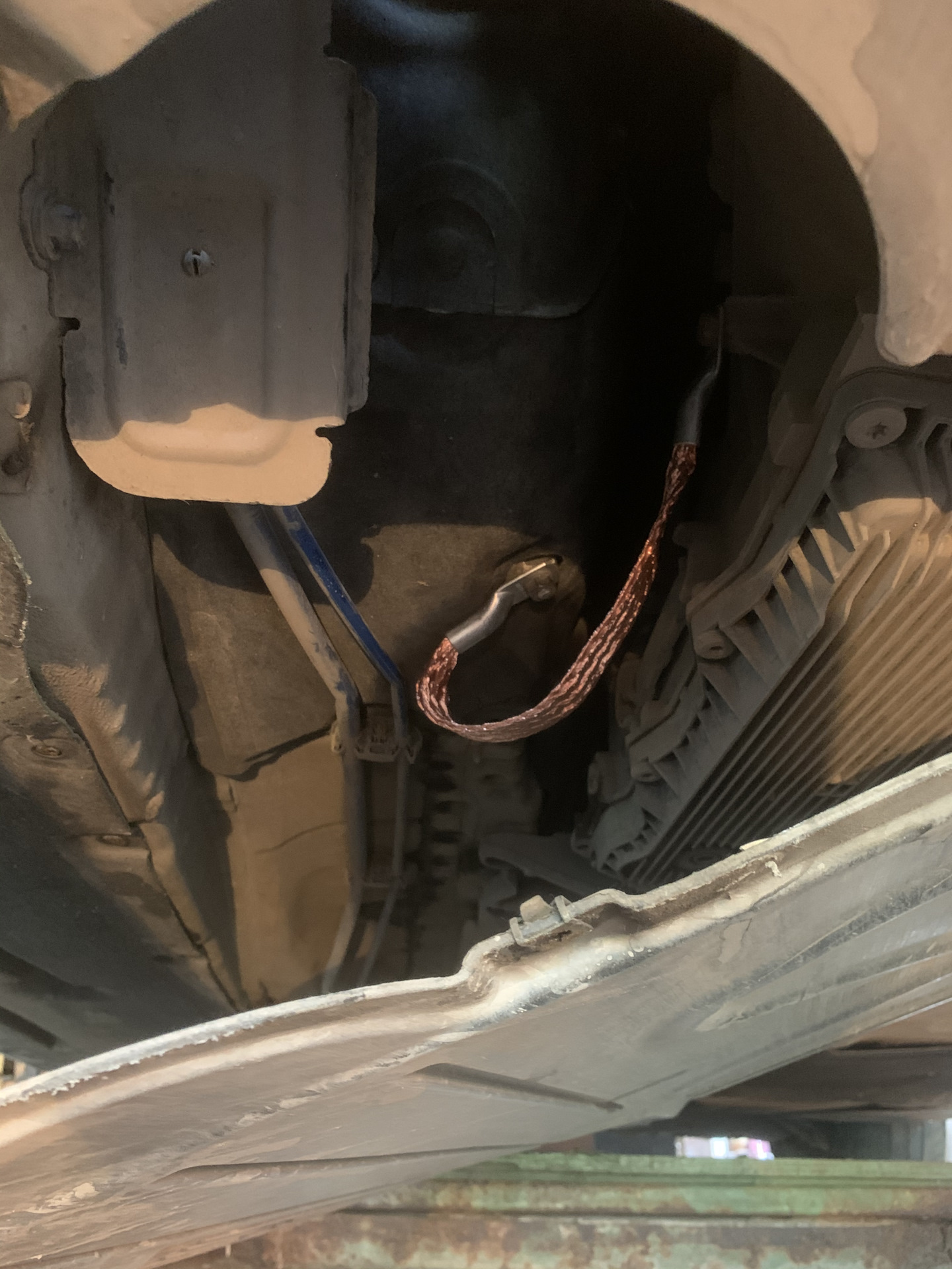 Провод массы с коробаса — BMW 1 series (F20), 1,6 л, 2013 года ...