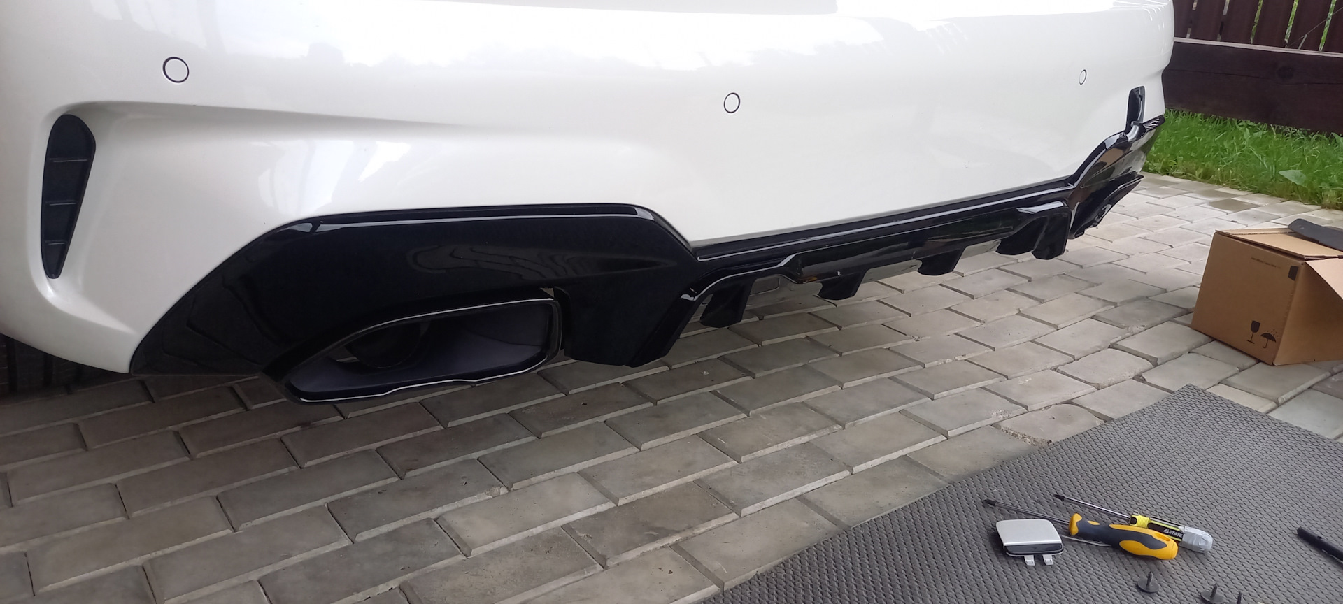 Установка черных насадок от 340i и заднего диффузора — BMW 3 series ...