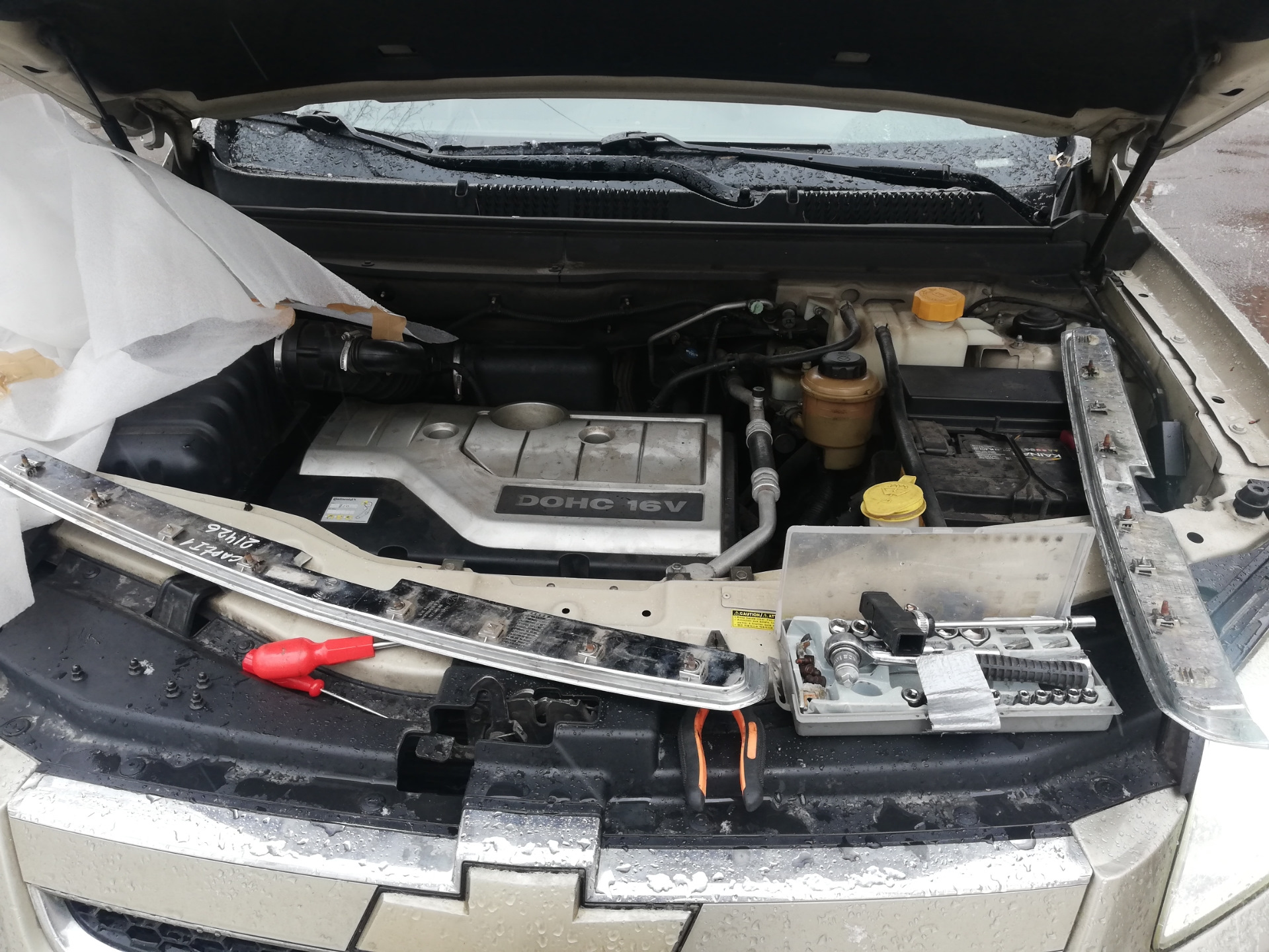 67. Замена верхней части решетки радиатора Captiva C100 — Chevrolet ...