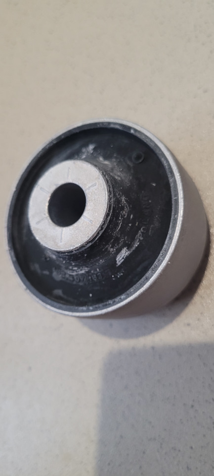 8S0407183B САЙЛЕНТБЛОК ЗАДНИЙ ПЕРЕДНЕГО НИЖНЕГО РЫЧАГА. VAG | Запчасти ...