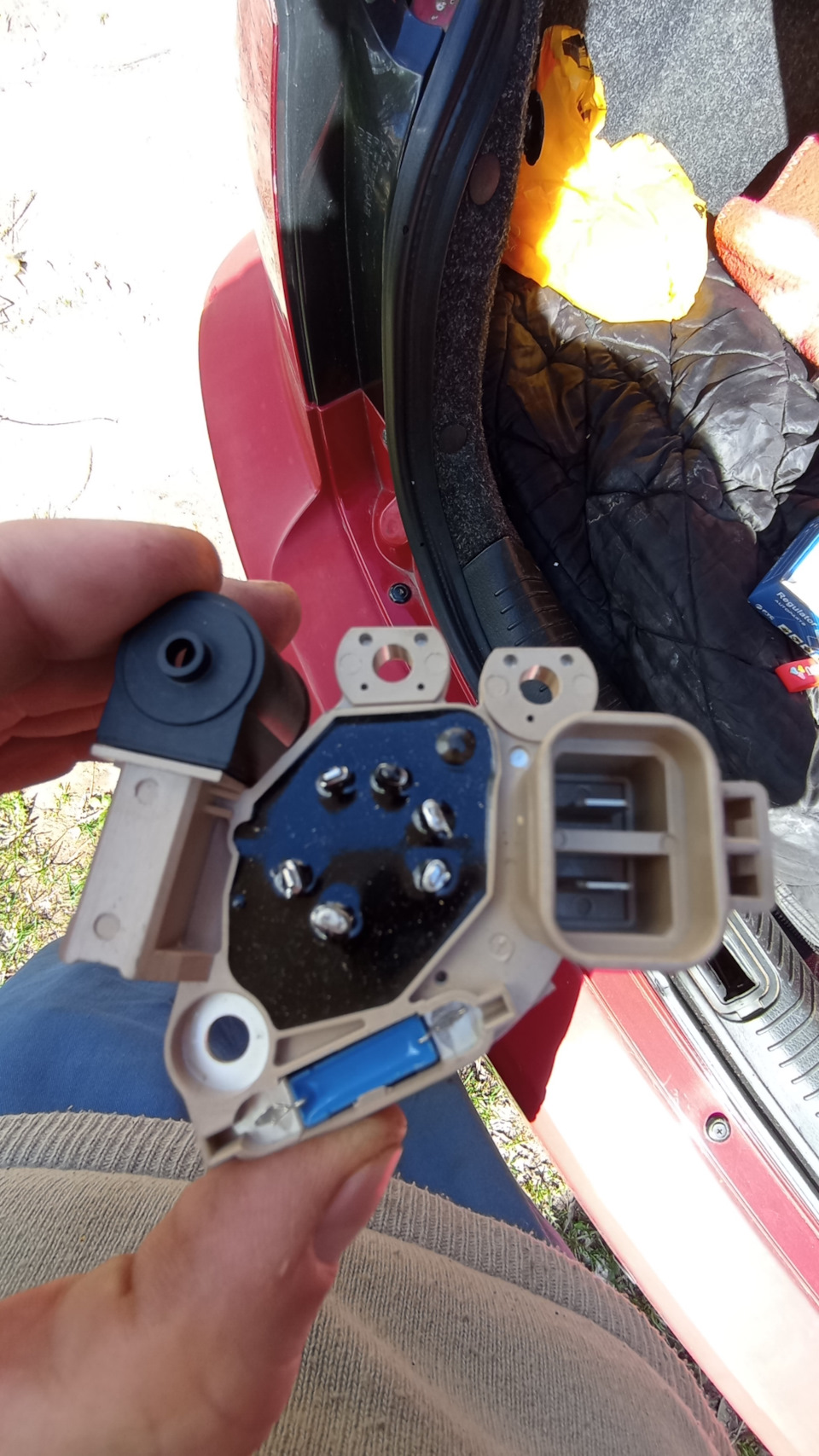 Замена щеток генератора — Hyundai Elantra (3G), 1,6 л, 2005 года ...