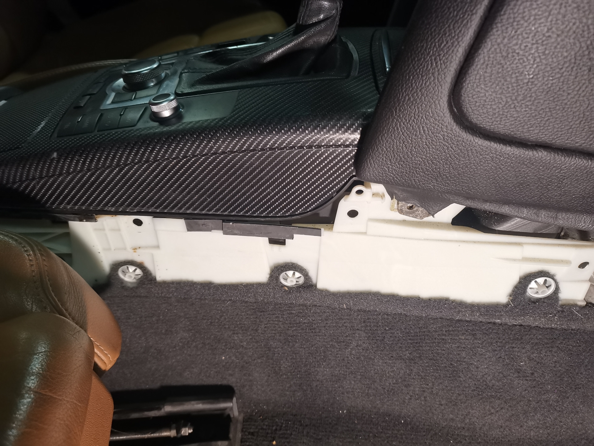 Замена панели MMI — Audi A6 (C6), 3 л, 2006 года | поломка | DRIVE2