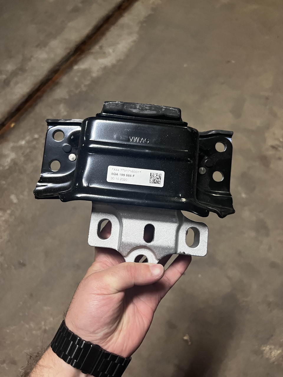 5QA199555F Подушка (опора) КПП VAG | Запчасти на DRIVE2