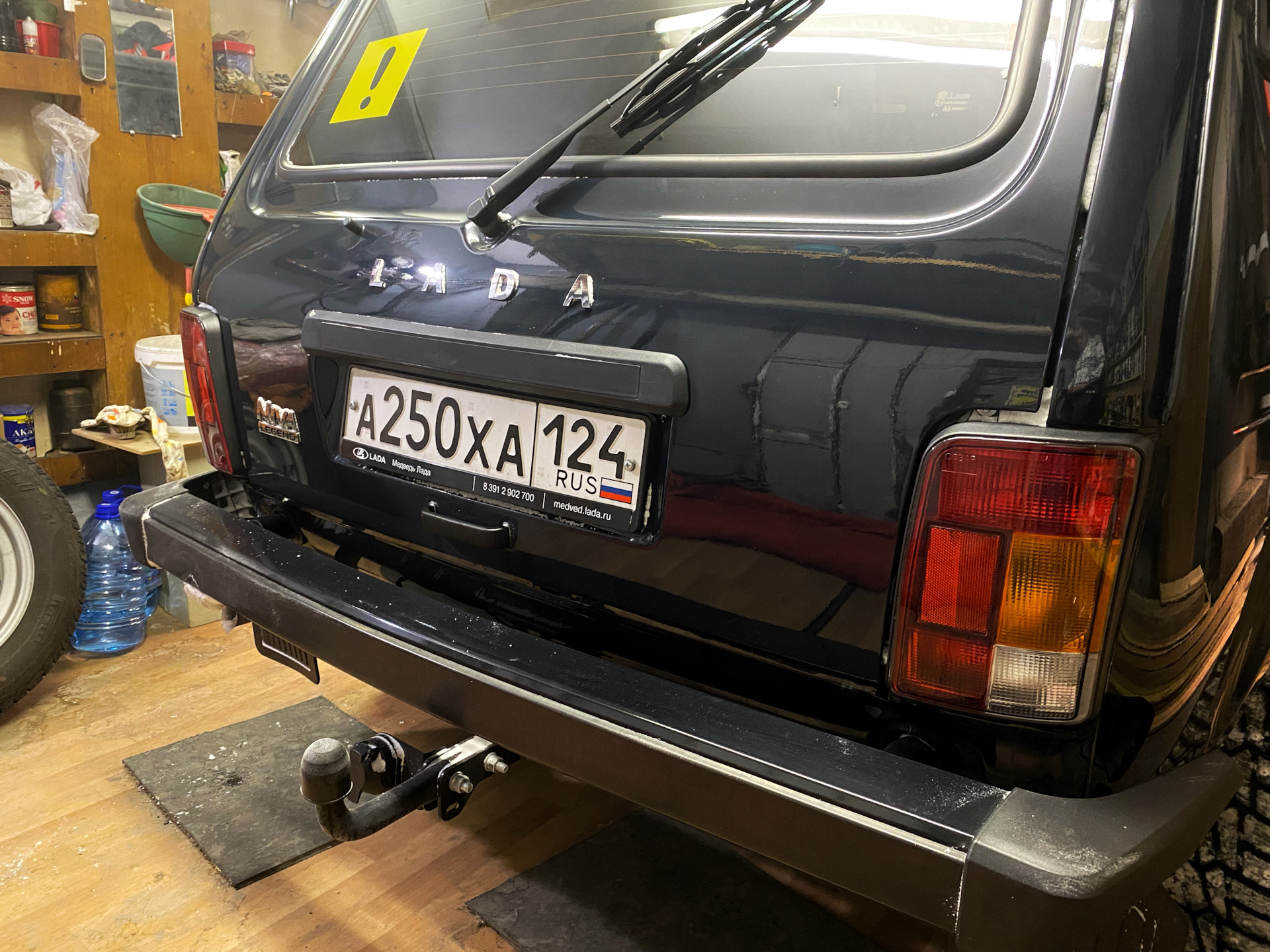 Дворник и номерные рамки. — Lada 4x4 3D, 1,7 л, 2023 года | аксессуары ...