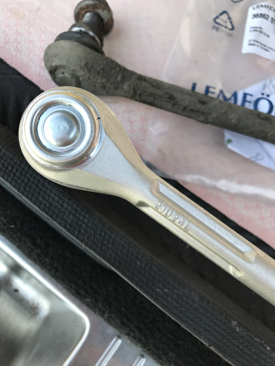 Замена передних стоек стабилизатора Mercedes-Benz C-class S204 ...