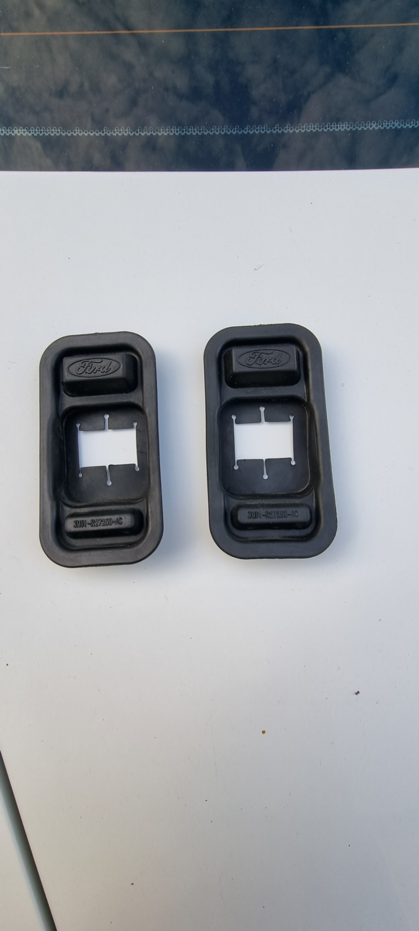 Заглушка ограничителя — Ford Focus Sedan II, 2 л, 2010 года | запчасти ...