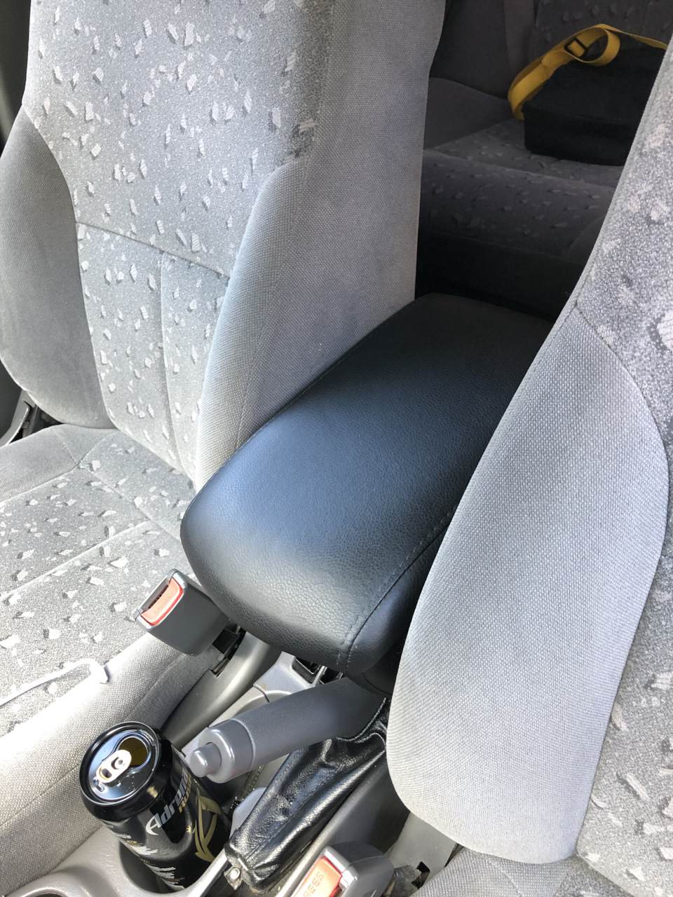 Подлокотник — KIA Spectra, 1,6 л, 2011 года | аксессуары | DRIVE2