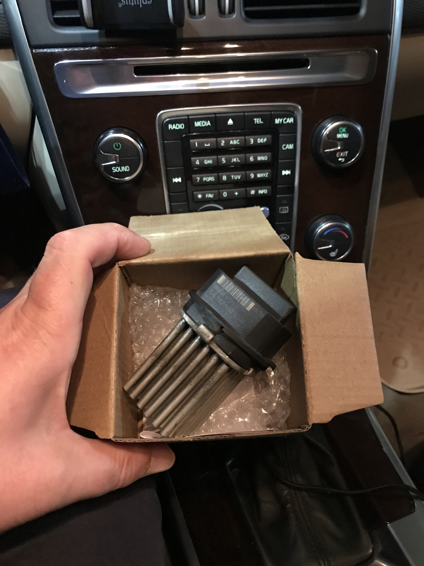 Резистор электровинтиляра отопителя — Volvo XC60 (1G), 2,2 л, 2013 года ...