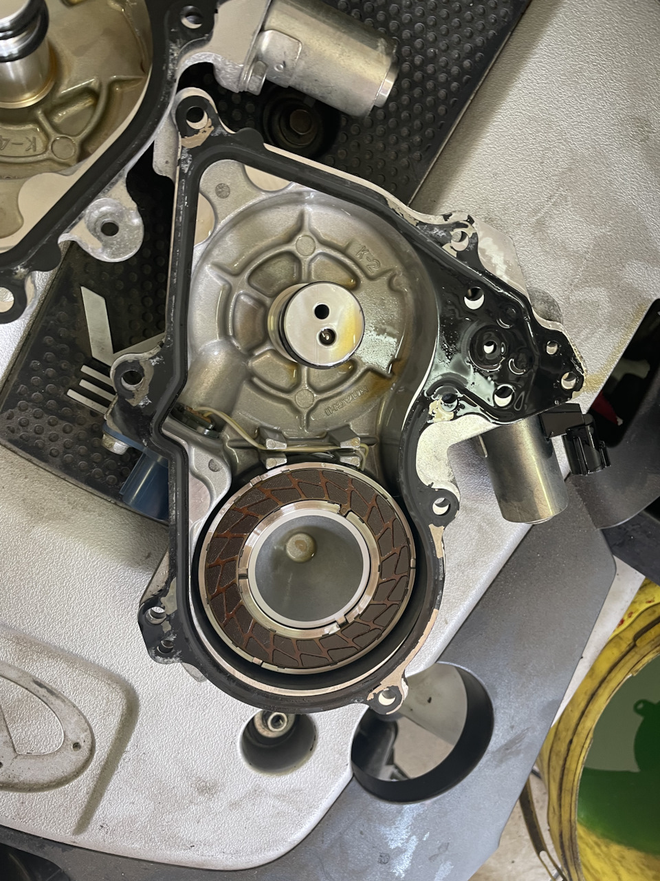 Замена прокладок маслоканалов — Infiniti EX, 3,5 л, 2009 года ...