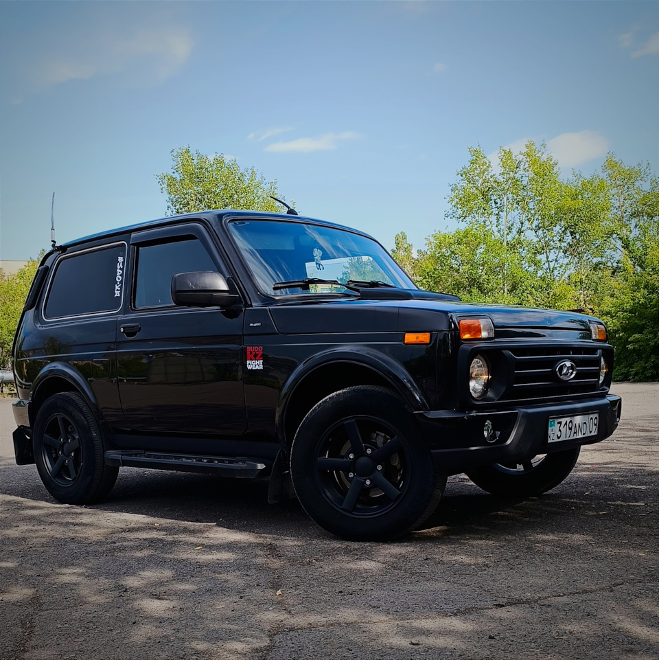 Небольшие штрихи. Эмблема ВАЗ и повторители указатели поворотов. — Lada ...