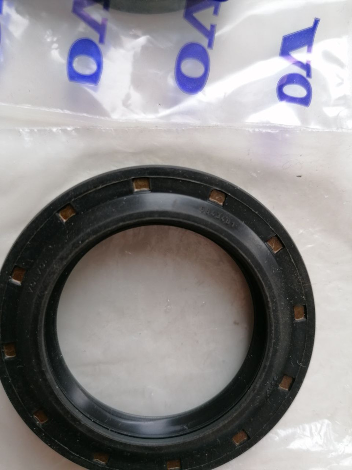 Сальник левого привода М66 на Volvo S60 R, Volvo V70 R (2G). | 1 300 ...