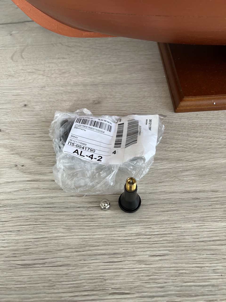 Вентиль колесный, молдинг стекла заднего — BMW 5 series (E60), 3 л ...