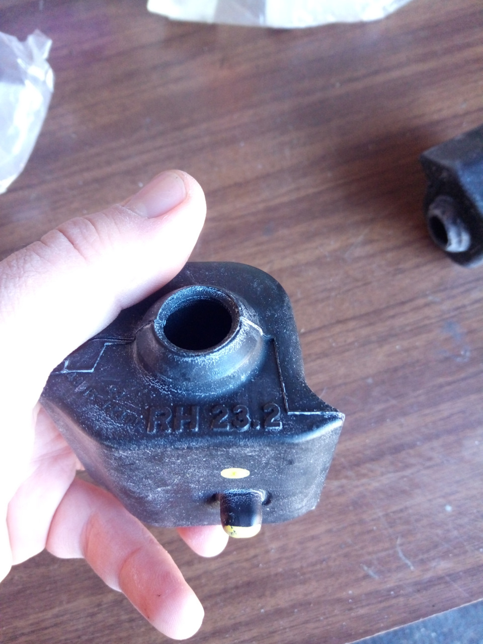 Замена втулок стабилизатора — Toyota Corolla (140/150), 1,6 л, 2012 ...