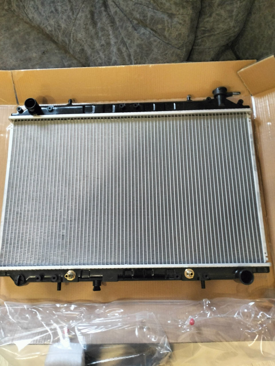 Замена переднего радиатора! Старый попросту протекать начал — Nissan ...