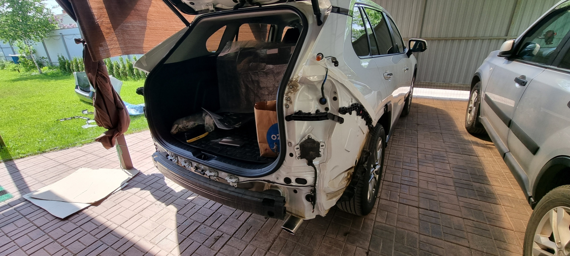 Замена поцарапанного бампера. — Toyota RAV4 (5G), 2,5 л, 2020 года ...