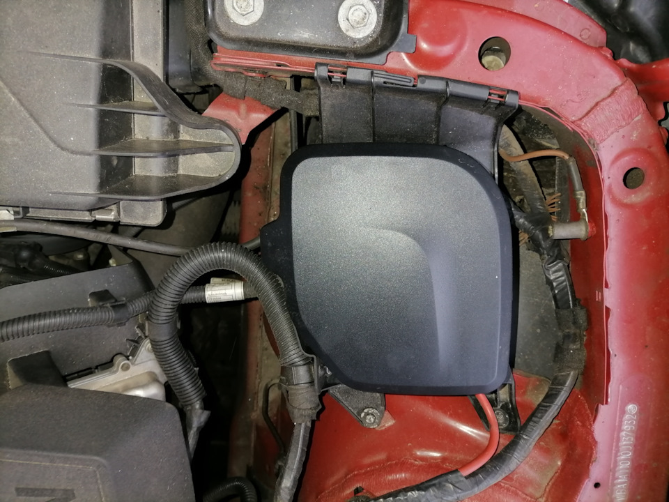 Крышка блока, эмблема на брелок — BMW 1 series (F20), 1,6 л, 2012 года ...