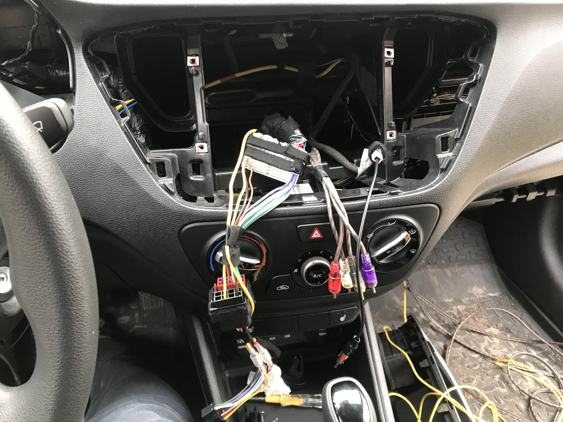 Установка магнитолы Pioneer mvh s520bt. — Hyundai Solaris (2G), 1,6 л ...