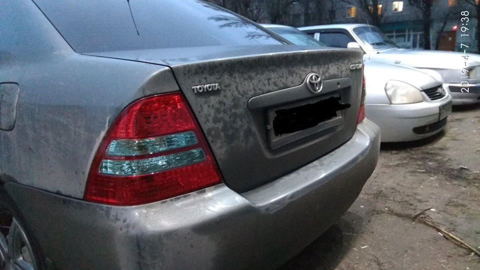 Замена фонарей с праворукой тойоты — Toyota Corolla (120), 1,6 л, 2005 ...