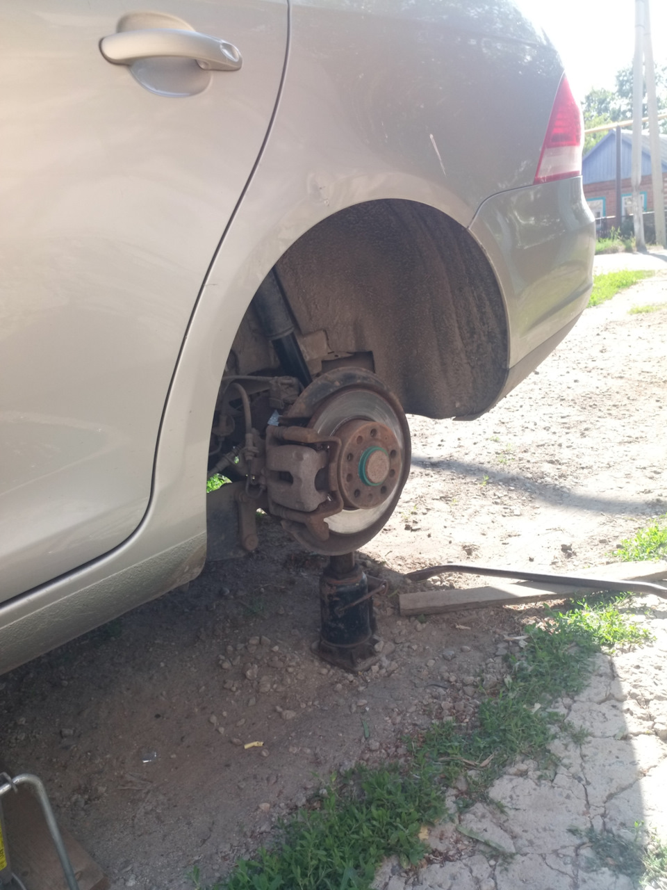 Амортизаторы — Volkswagen Golf Mk5, 1,4 л, 2008 года | поломка | DRIVE2