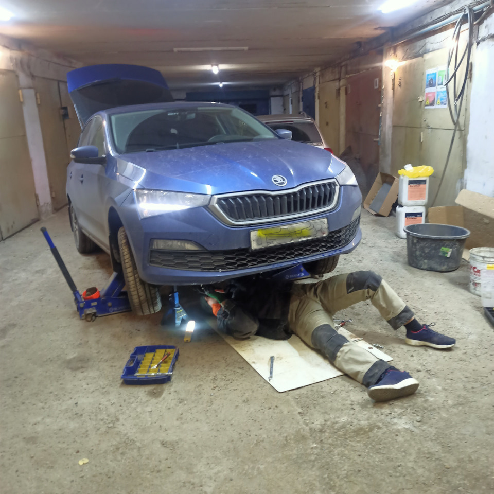 Установка оригинальной защиты картера и сетки. — Skoda Rapid (2G), 1,4 ...