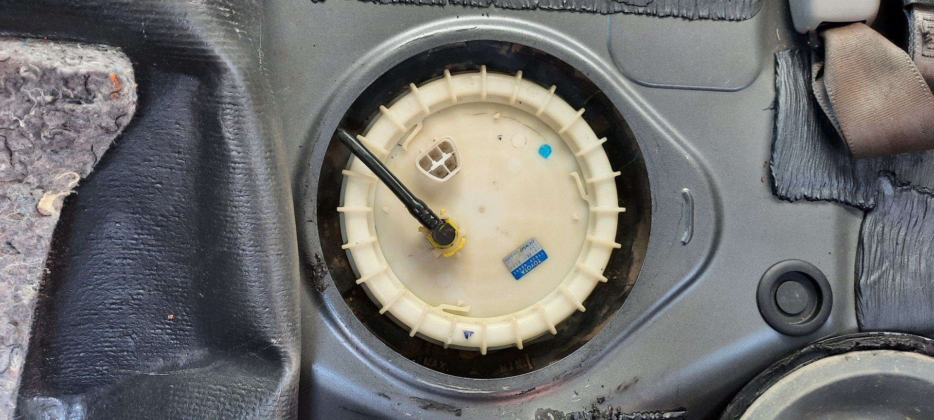 Поменял топливный фильтр — Toyota Highlander (XU20), 2,4 л, 2004 года ...